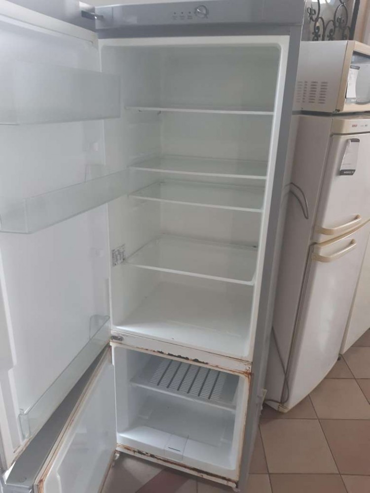 Használt Samsung RL29THCTS alulfagyasztós hűtőszekrény [H13156] - árak ...